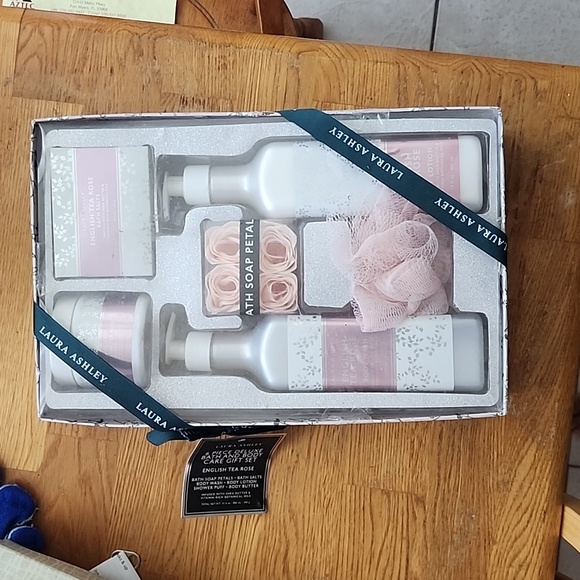 Laura Ashley | Bath & Body | Laura Ashley 6 Piece Bath And Body Set | Poshmark